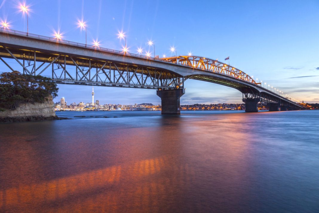 High wind speeds expected on harbour bridge - Franklin Times