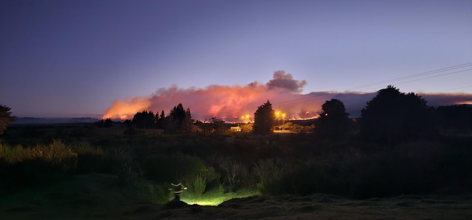 'Not controlled'- Crews battle 1600 hectare Tongariro fire - Franklin Times